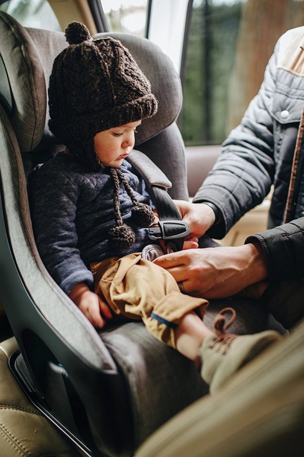 Clek Fllo Review: Extended Rear-Facing to 50 Pounds, and Lighter than ...